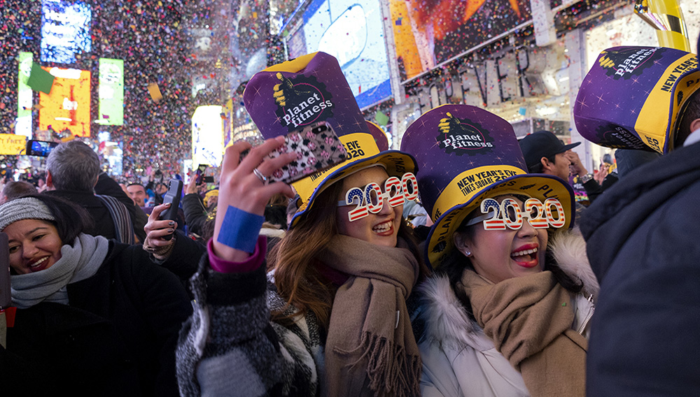 Un millón de personas recibió el 2020 en Times Square con la canción ...